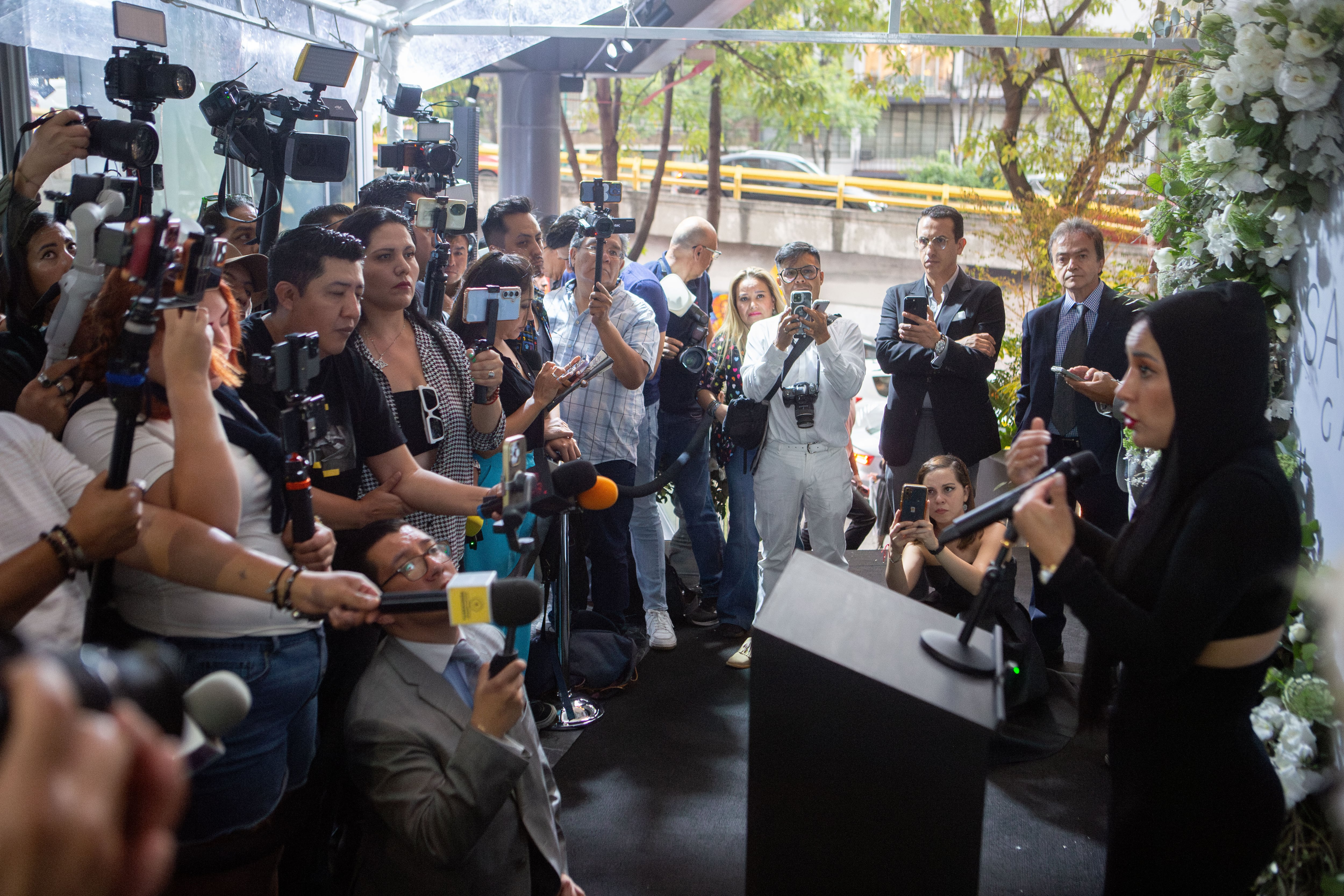 Reaparece Sandra Cuevas; lanza dardos contra Monreal y Alessandra Rojo de la Vega | El Universal