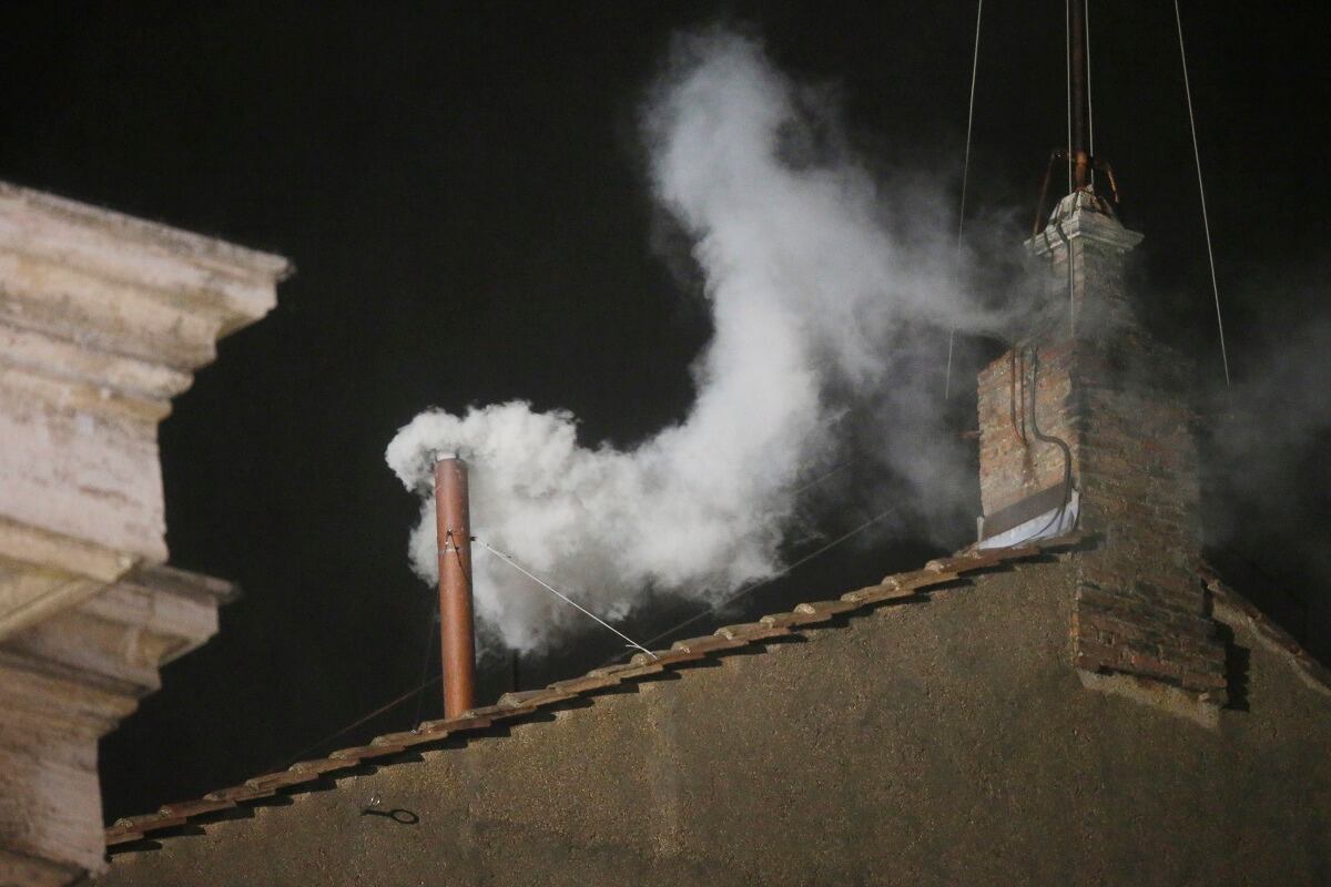 Humo blanco, humo negro: ¿de qué color es la fumata que indica que hay ...