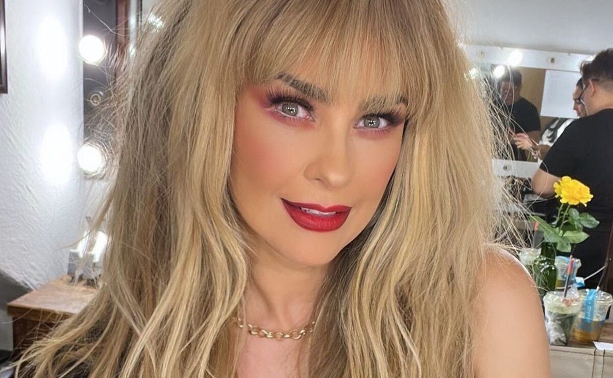 Aracely Arámbula luce el traje de baño más elegante