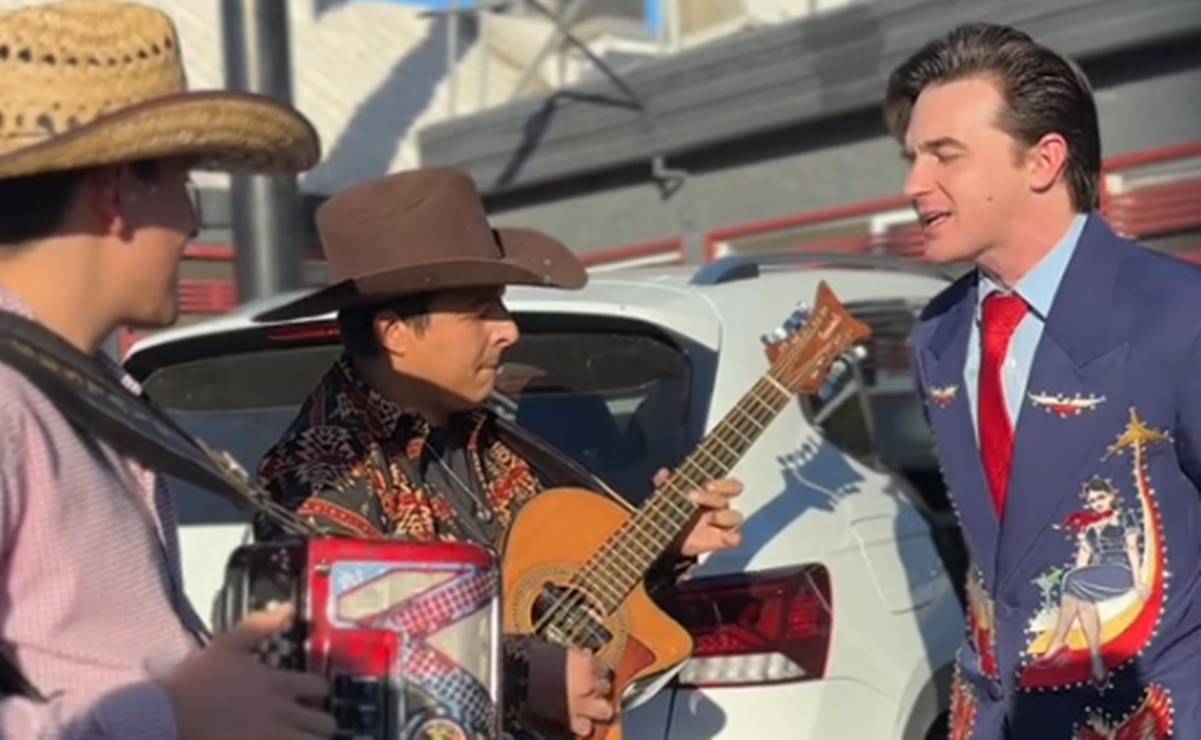 Drake Bell canta intro de "Drake & Josh" al ritmo del regional mexicano
