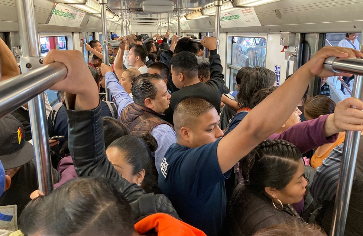 La lucha para poder ingresar a la Línea 8 del Metro, FOTOS Y VIDEOS ...