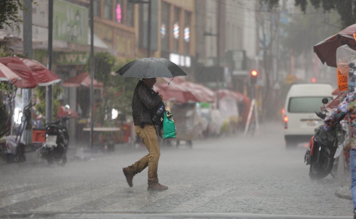 Fuertes lluvias azotan la Ciudad de México; sigue aquí el minuto a ...