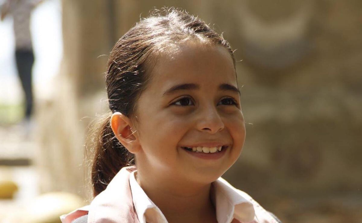 Así luce la actriz que interpretó a “Oyku” en la serie turca “Todo por mi hija”, a sus 14 años