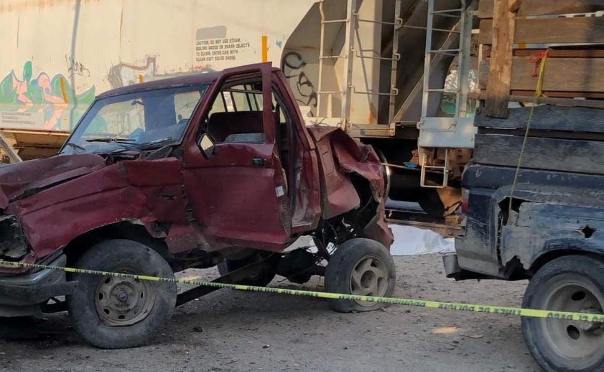 Muere hombre en Tamaulipas al intentar ganarle el paso al tren a bordo de su camioneta; vehículo ...