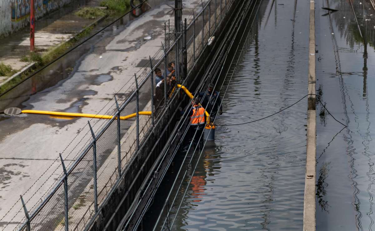 Inundaciones en Línea A del Metro; trabajos de desalojo de agua ...