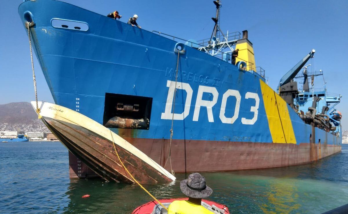 Inicia Marina retiro de barcos menores hundidos por "Otis" en Acapulco ...