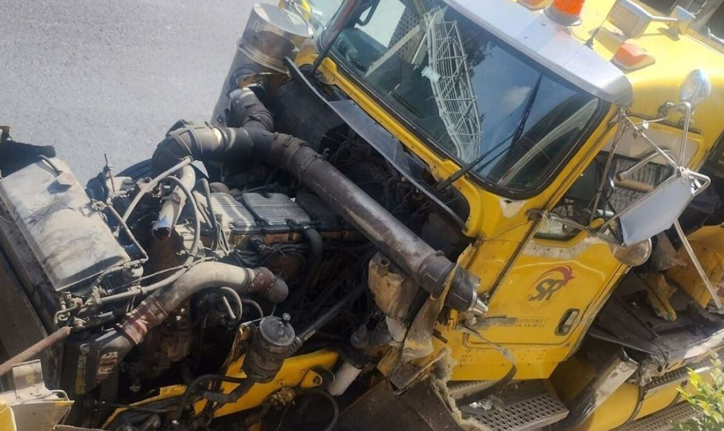 Tráiler Sin Frenos Embiste A Varios Automóviles En Caseta De La