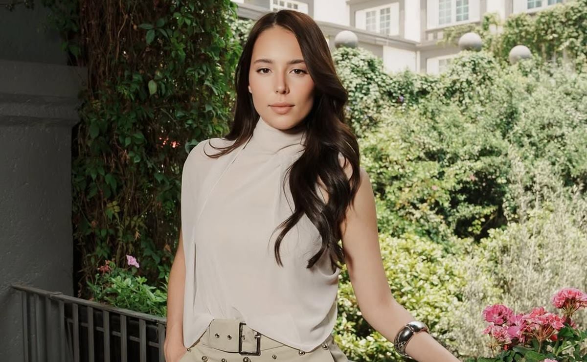 Majo Aguilar deslumbra con elegante y sensual vestido marrón chocolate