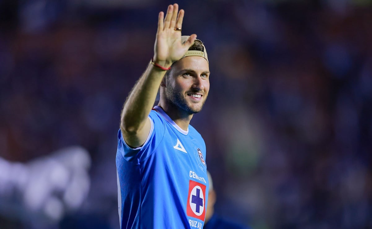 Santiago Giménez, el máximo orgullo de Cruz Azul; de canterano celeste ...