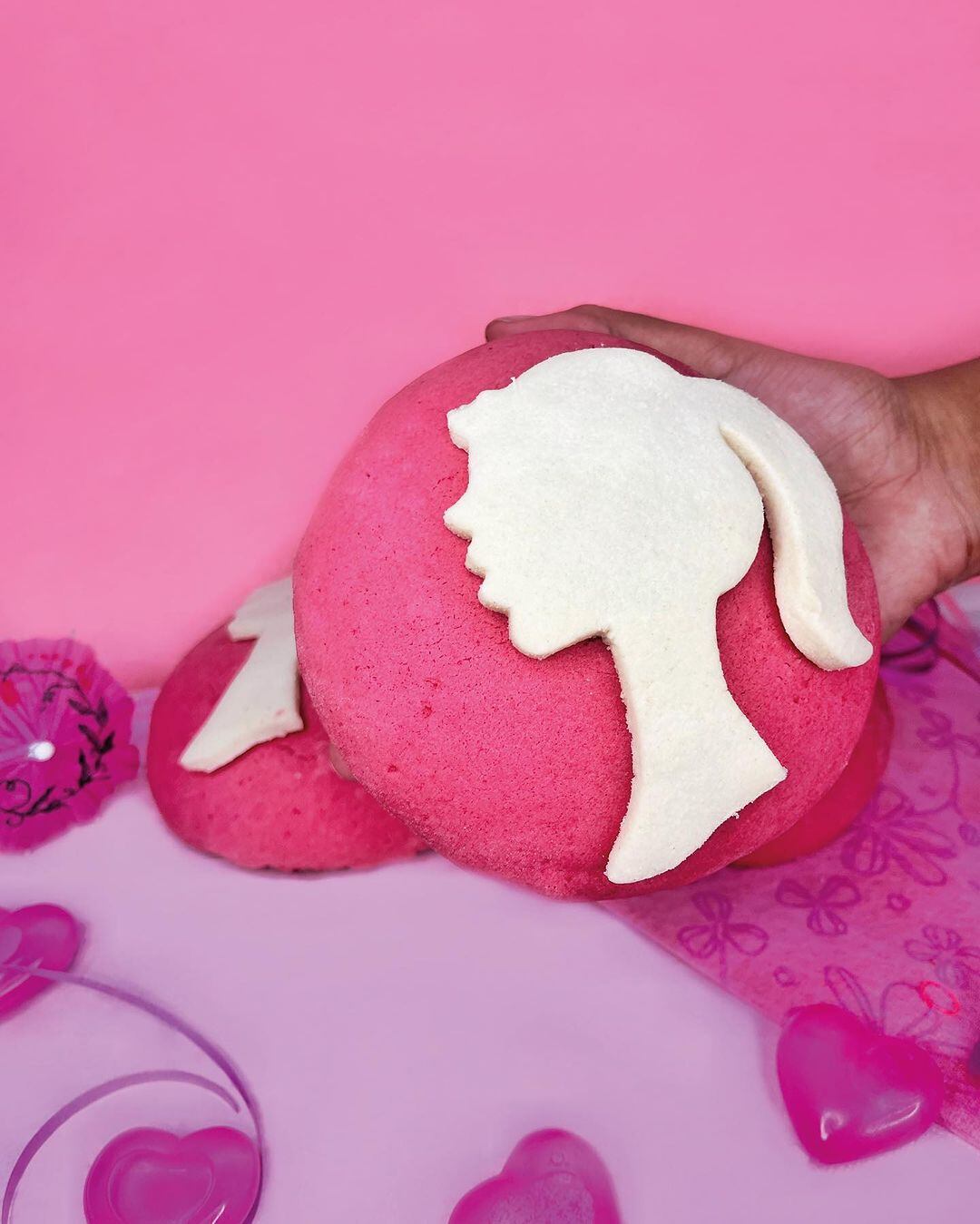 Elotes, tacos y conchas rosas al estilo Barbie, te decimos dónde ...