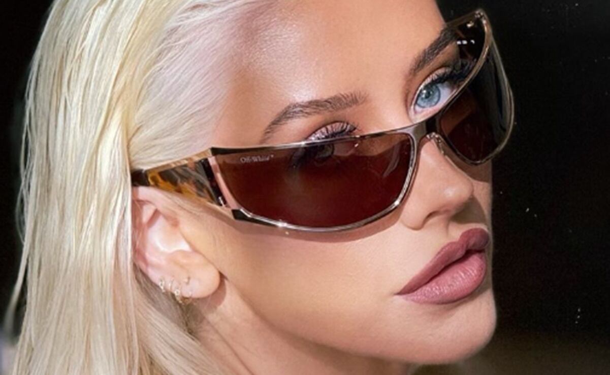 Christina Aguilera celebra 25 años de su icónico álbum debut luciendo un atrevido estilo animal ...