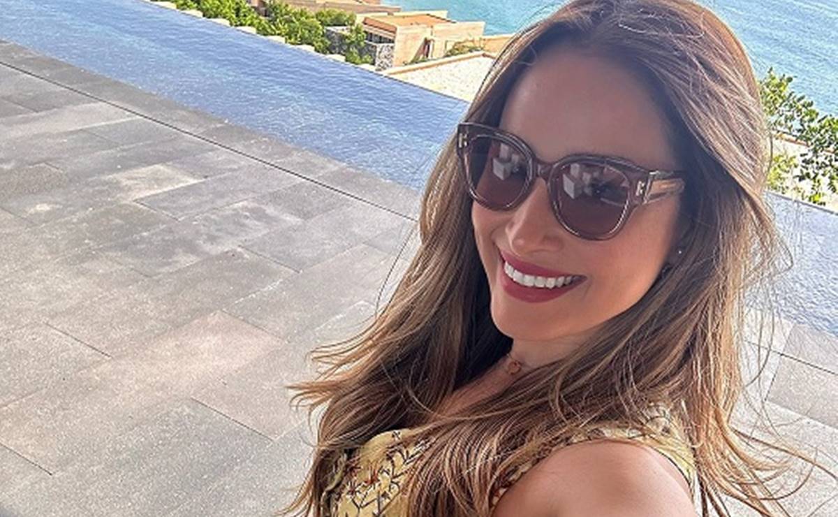 Cynthia Rodríguez posa con coqueto bikini animal print