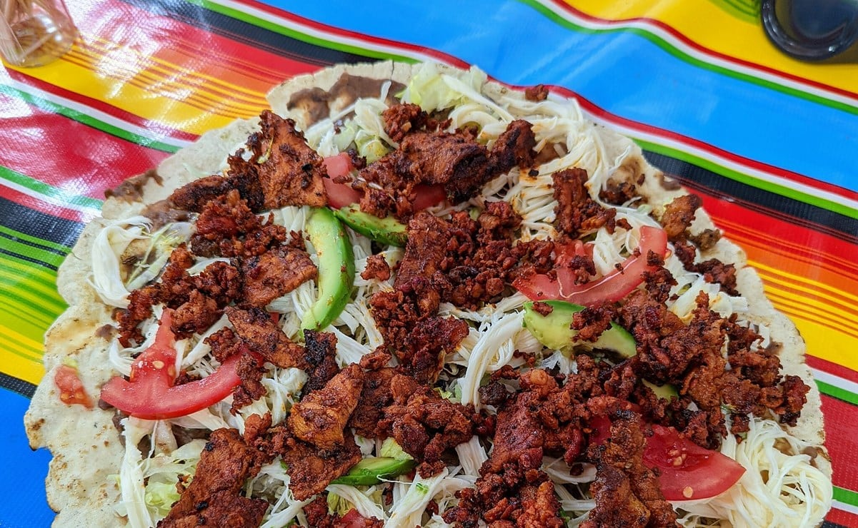 El ingrediente secreto que le da sabor al asiento de las tlayudas