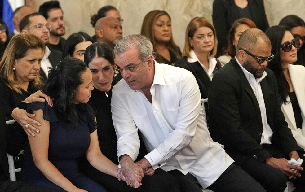 FOTOS: Rinden homenaje a fallecidos en discoteca de República Dominicana; suman 221 los muertos ...