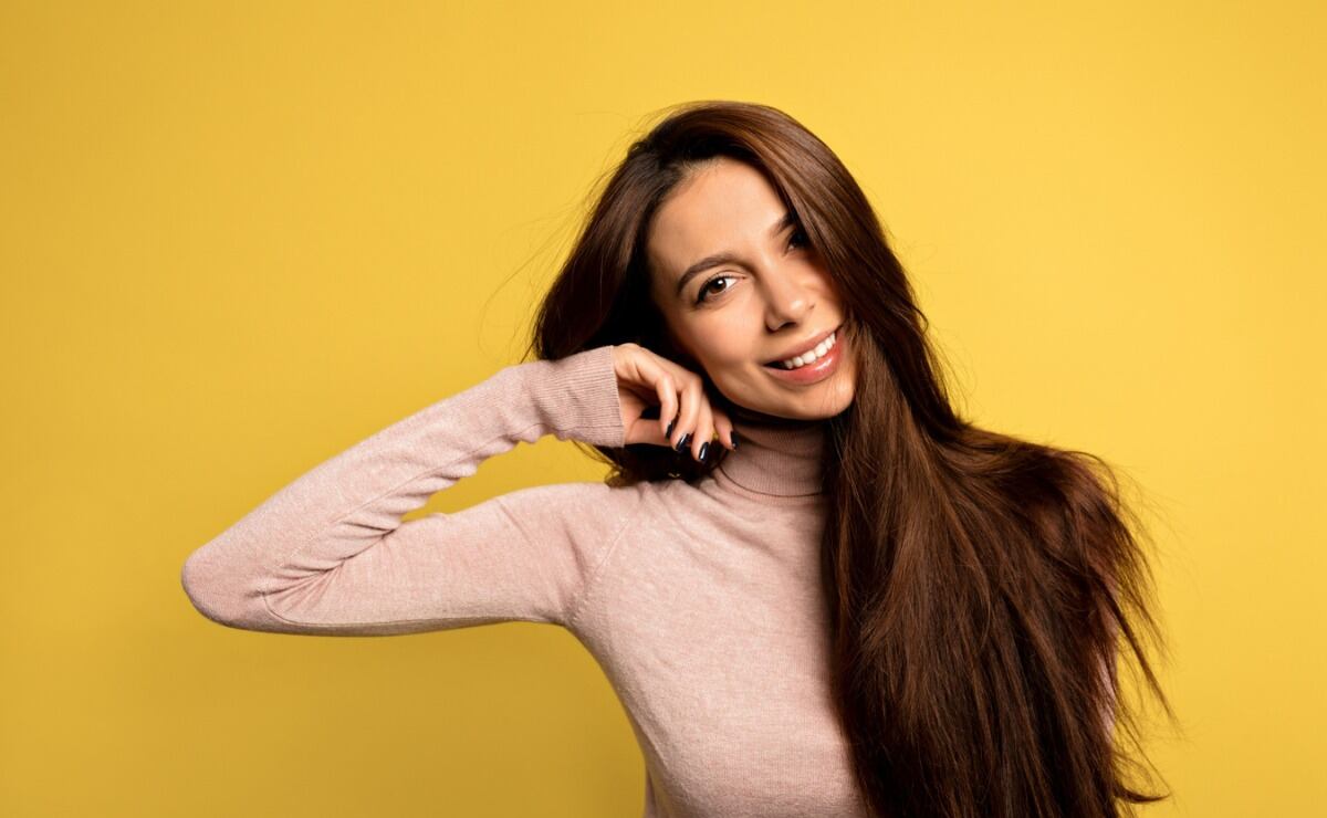Cómo hacer un shampoo de menta para el cabello graso