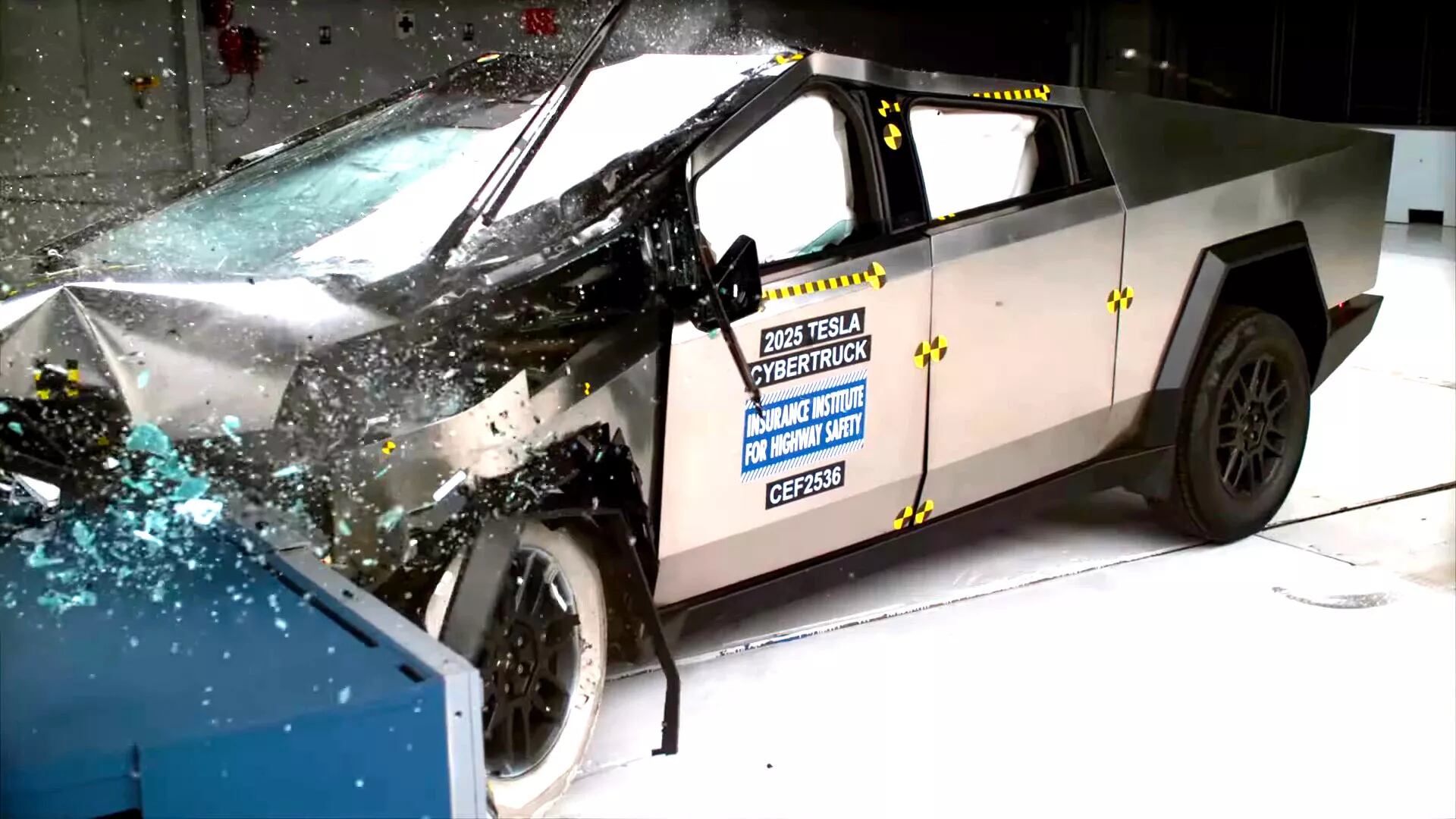 Tesla Cybertruck pasó las pruebas de choque, pero con un gran "pero"