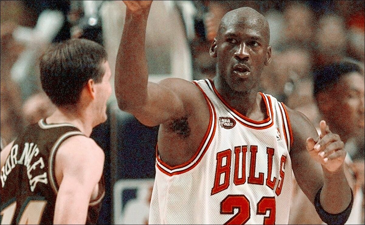 Camiseta utilizada por Michael Jordan es vendida en cifra histórica ...