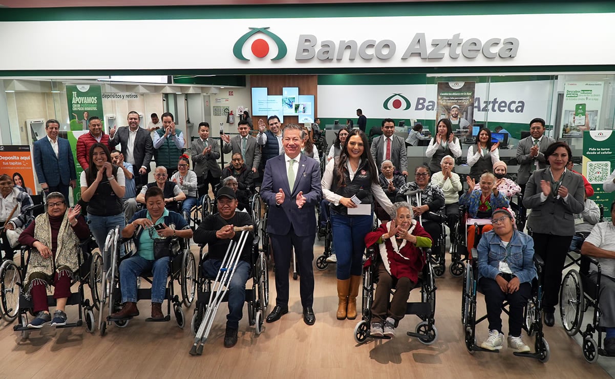 Banco Azteca entrega 50 sillas de ruedas como parte de su iniciativa ...