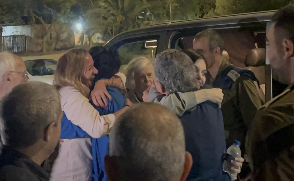 FOTO: Las rehenes estadounidenses Judith y Natalie Raanan abrazando a ...