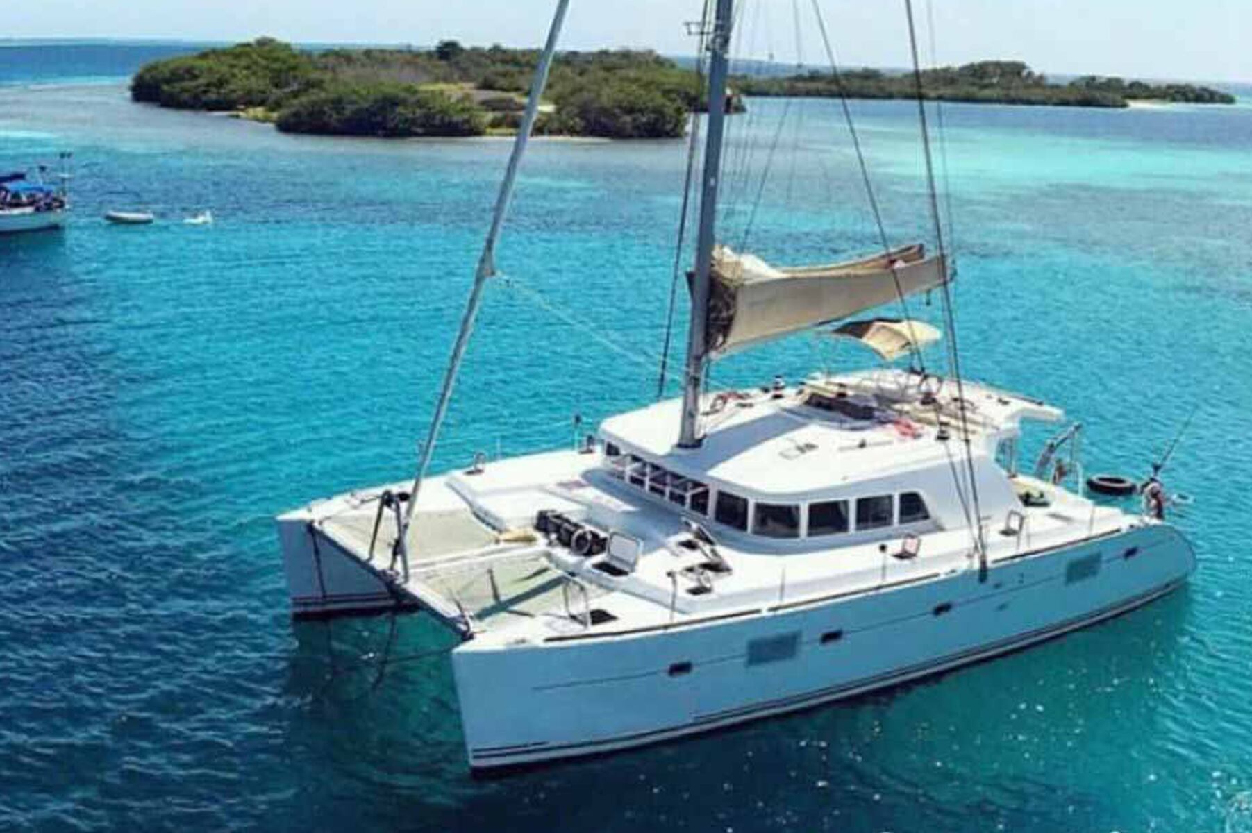 ¿Cómo es un catamarán, embarcación como la que se hundió y dejó 4 ...