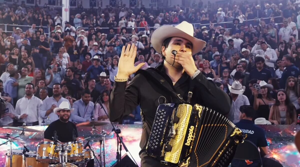 Marca Registrada toca uno de sus corridos, pero lo hizo sin cantar la letra; "tócala, yo me la ...