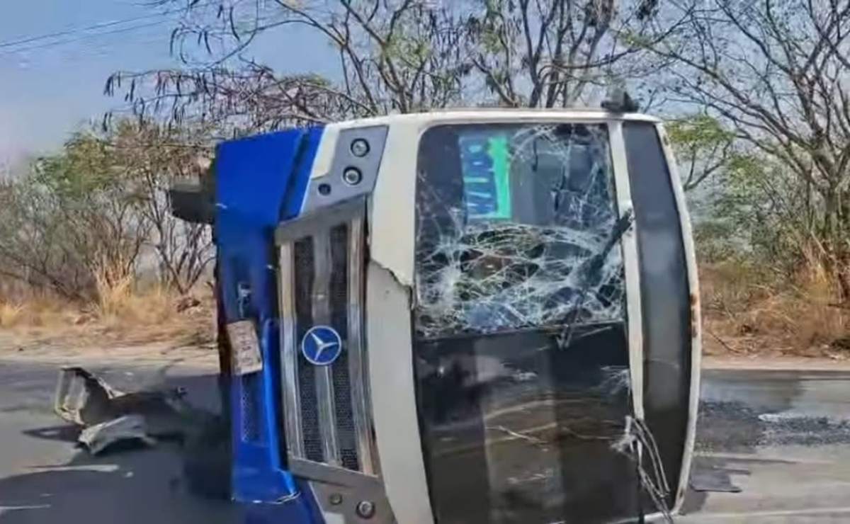 Tráiler se impacta contra autobús de estudiantes en Chiapas al intentar ...