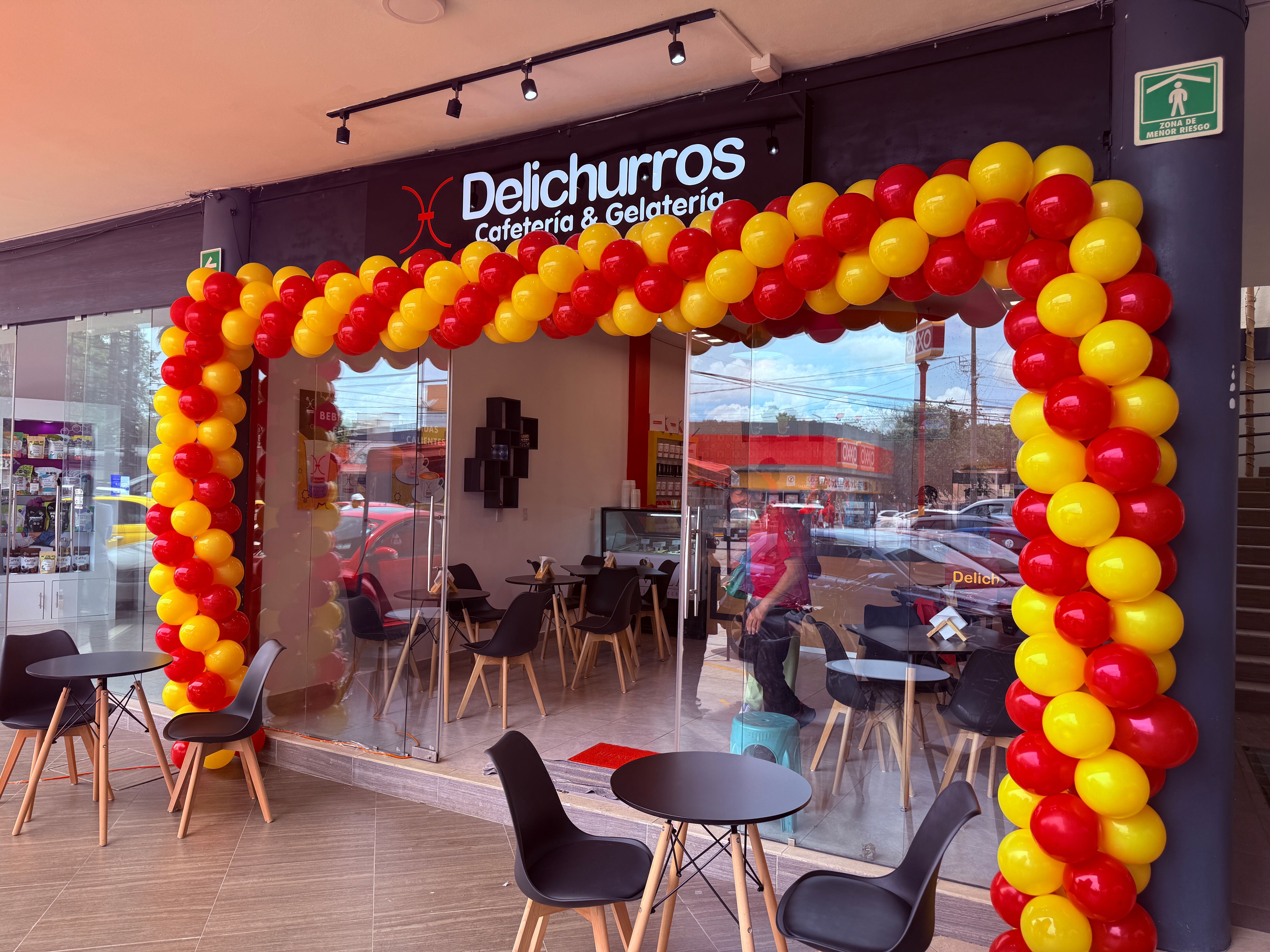 Iara santos oficial upon entering the room, presented her a