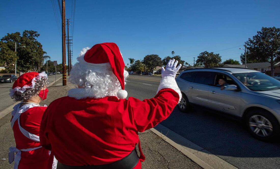 Santa secreto sorprende a 400 personas en Canadá y les regala sobres ...