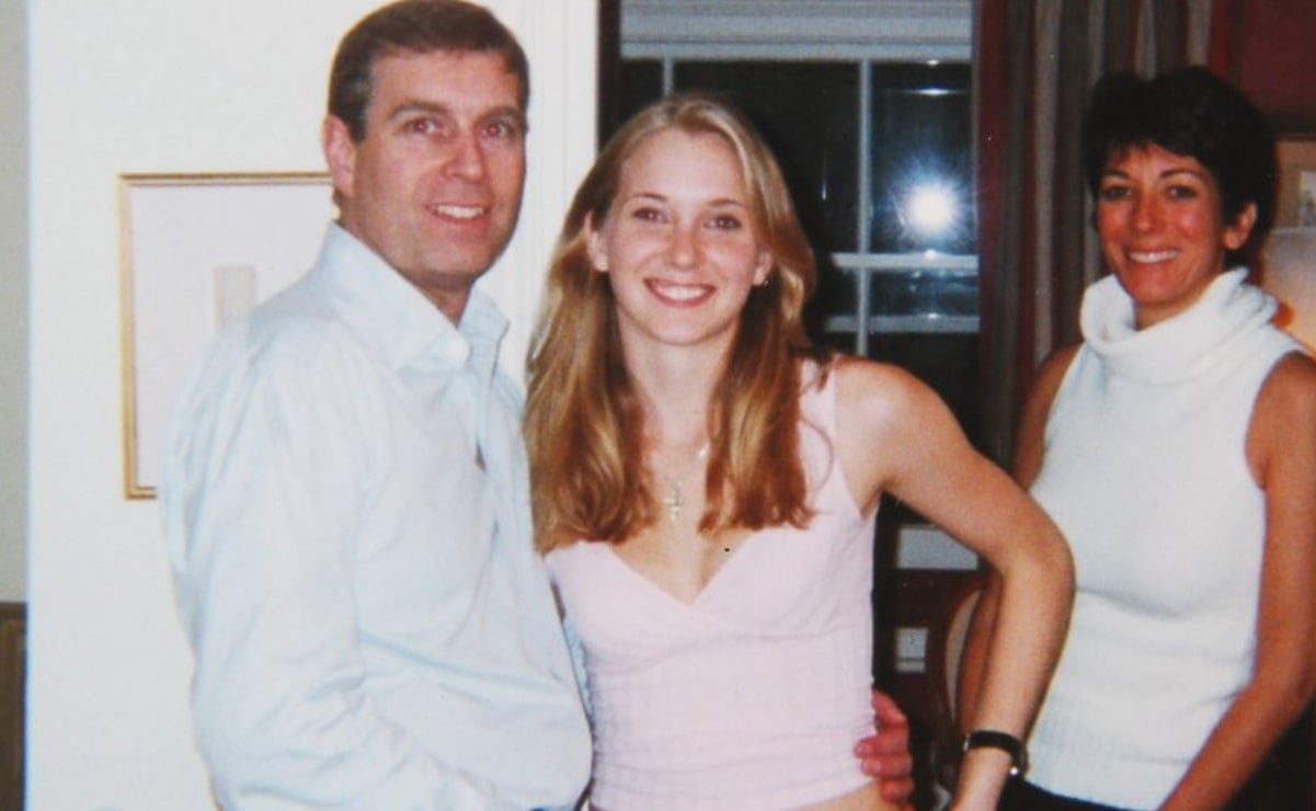 Foto del expríncipe Andrés con Virginia Giuffre es verdadera, revela ...