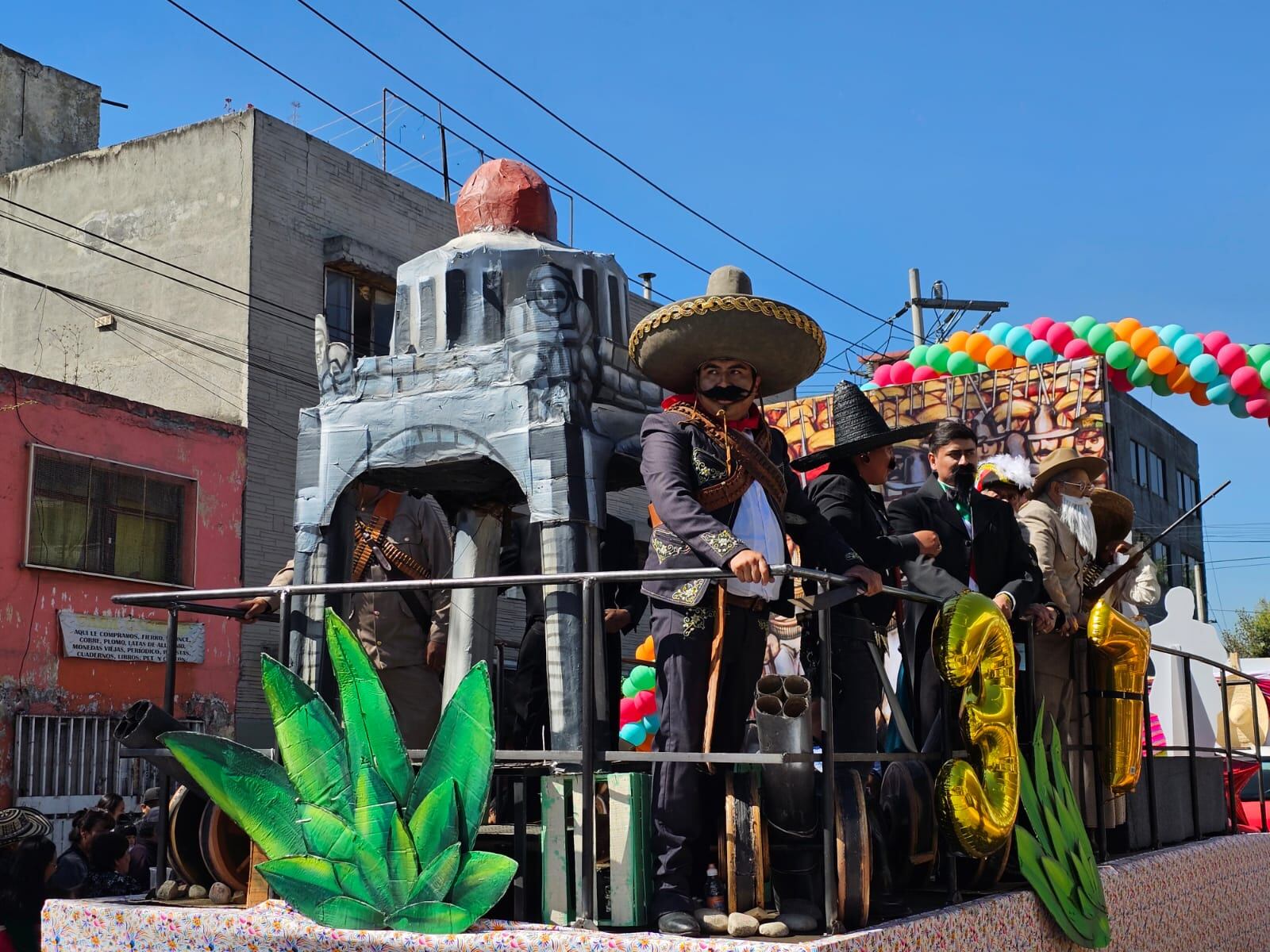 Con música y mucho color, alcaldía Venustiano Carranza realiza desfile cívico-deportivo por 114 ...