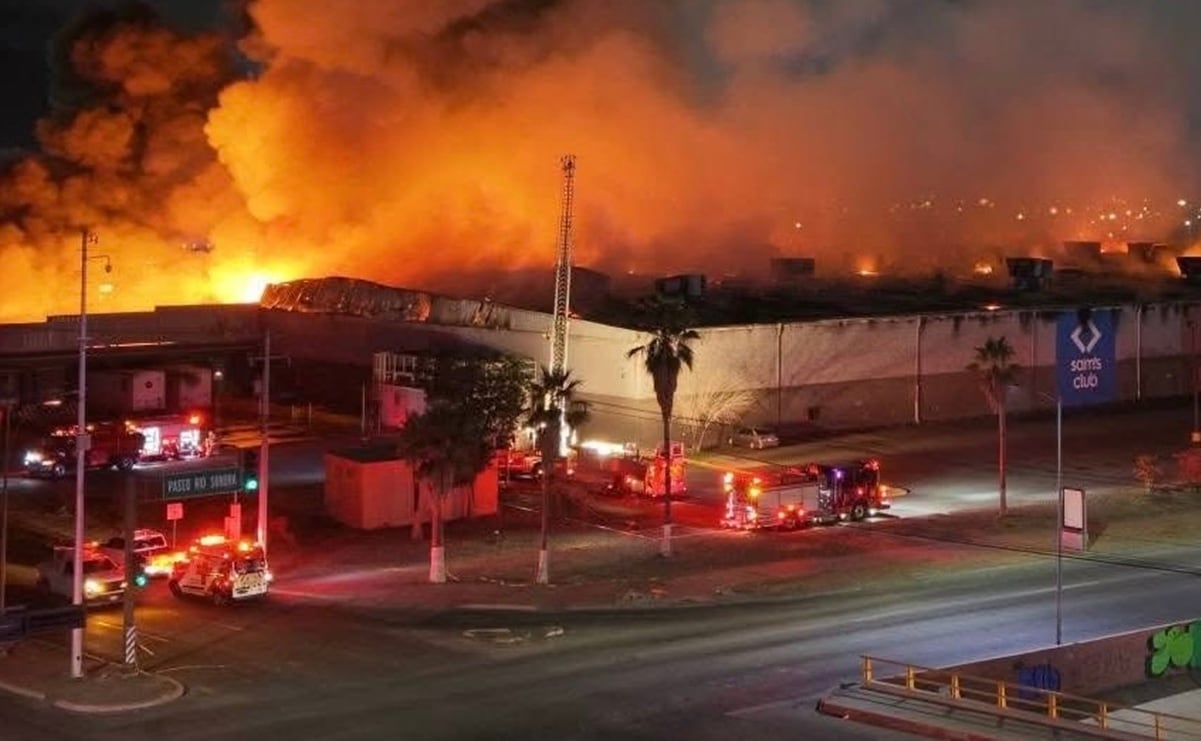 Voraz incendio consume Sam’s Club en Hermosillo