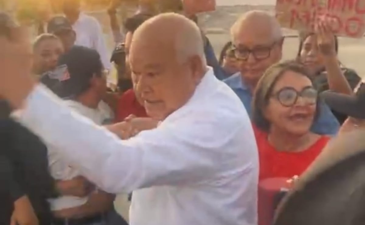 Jóvenes encaran al gobernador Castro Cosío; "¡fuera Víctor! el pueblo ...