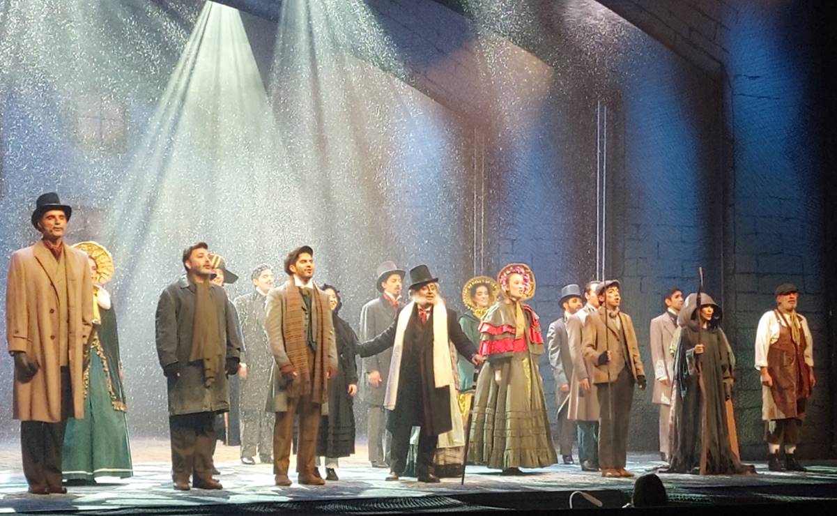 "Un cuento de Navidad, el musical", se estrena entre famosos en la CDMX