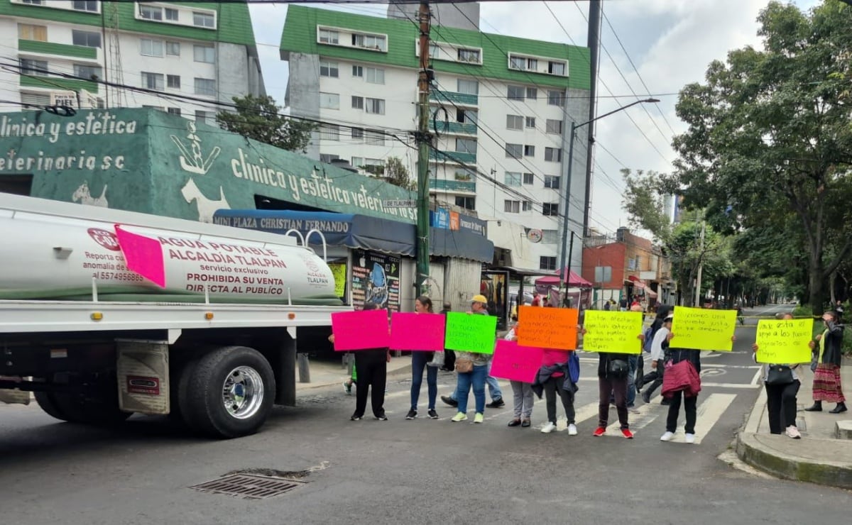 Bloquean Calzada de Tlalpan y Periférico operadores de pipas por falta ...