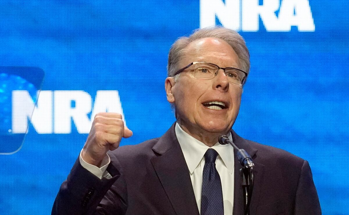 Jefe de la asociación del rifle de EU, Wayne LaPierre, anuncia su dimisión